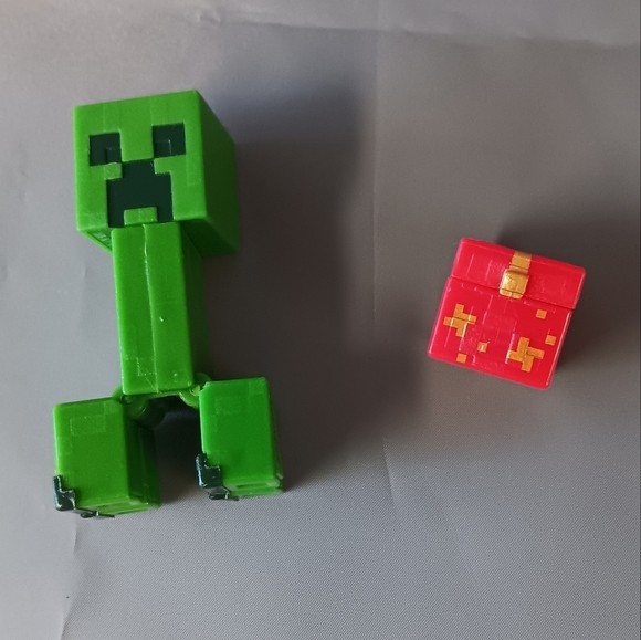 Minecraft | Toys | Minecraft Figure Creeper And Christmas Present Block ...
